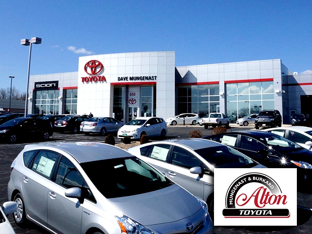 2017 Toyota Highlander XLE for sale in Alton IL from Mungenast Alton Toyota Scion